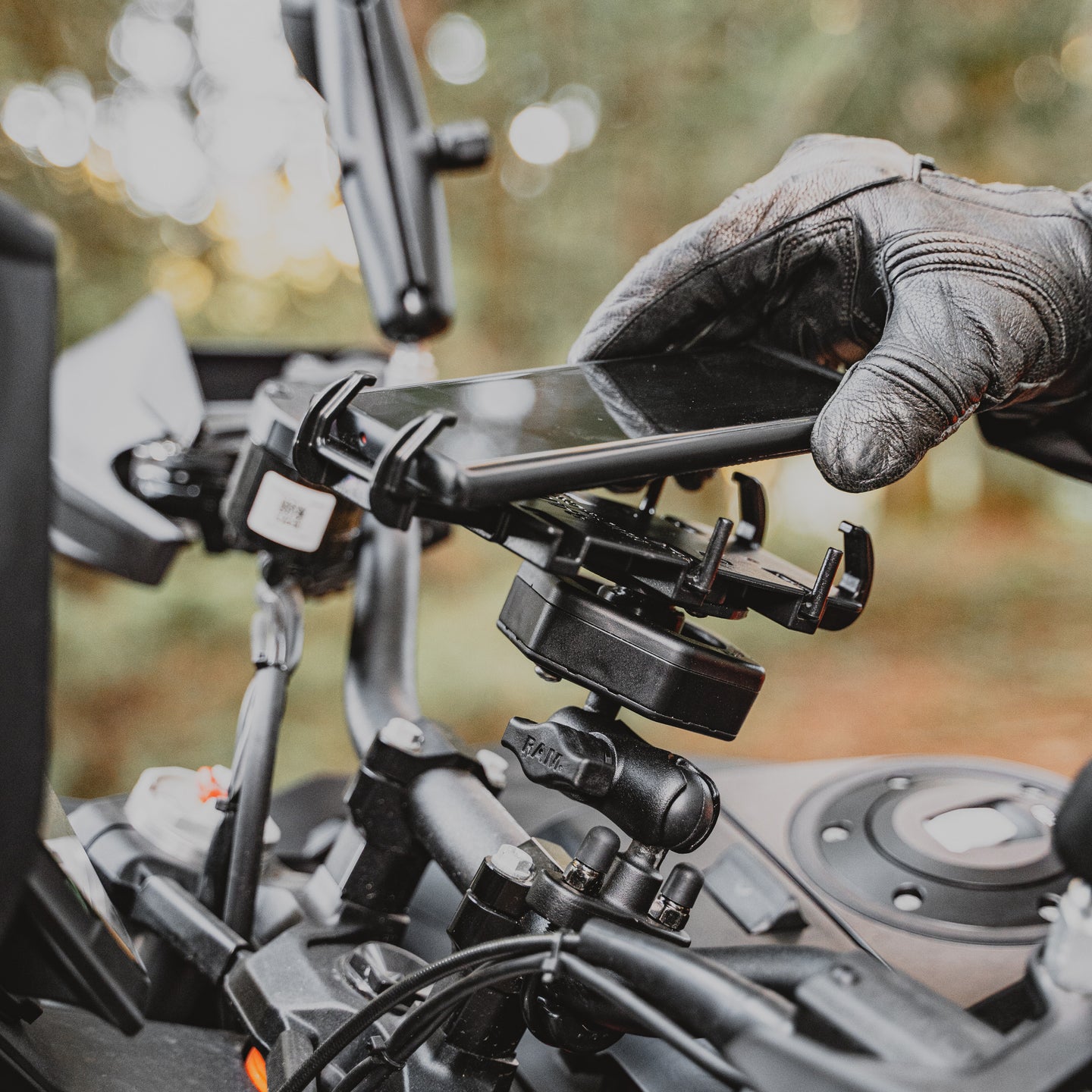 RAM® Quick-Grip™ XL Phone Mount with Vibe-Safe™ & U-Bolt Base - Short ...