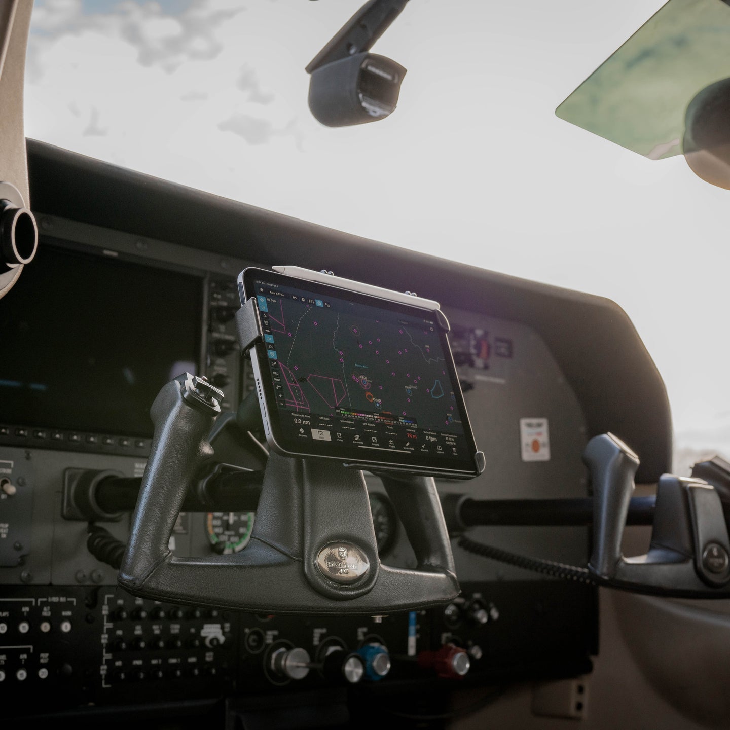 RAM® Yoke Clamp Mount for Apple iPad mini (A17 Pro) & mini 6 – RAM Mounts